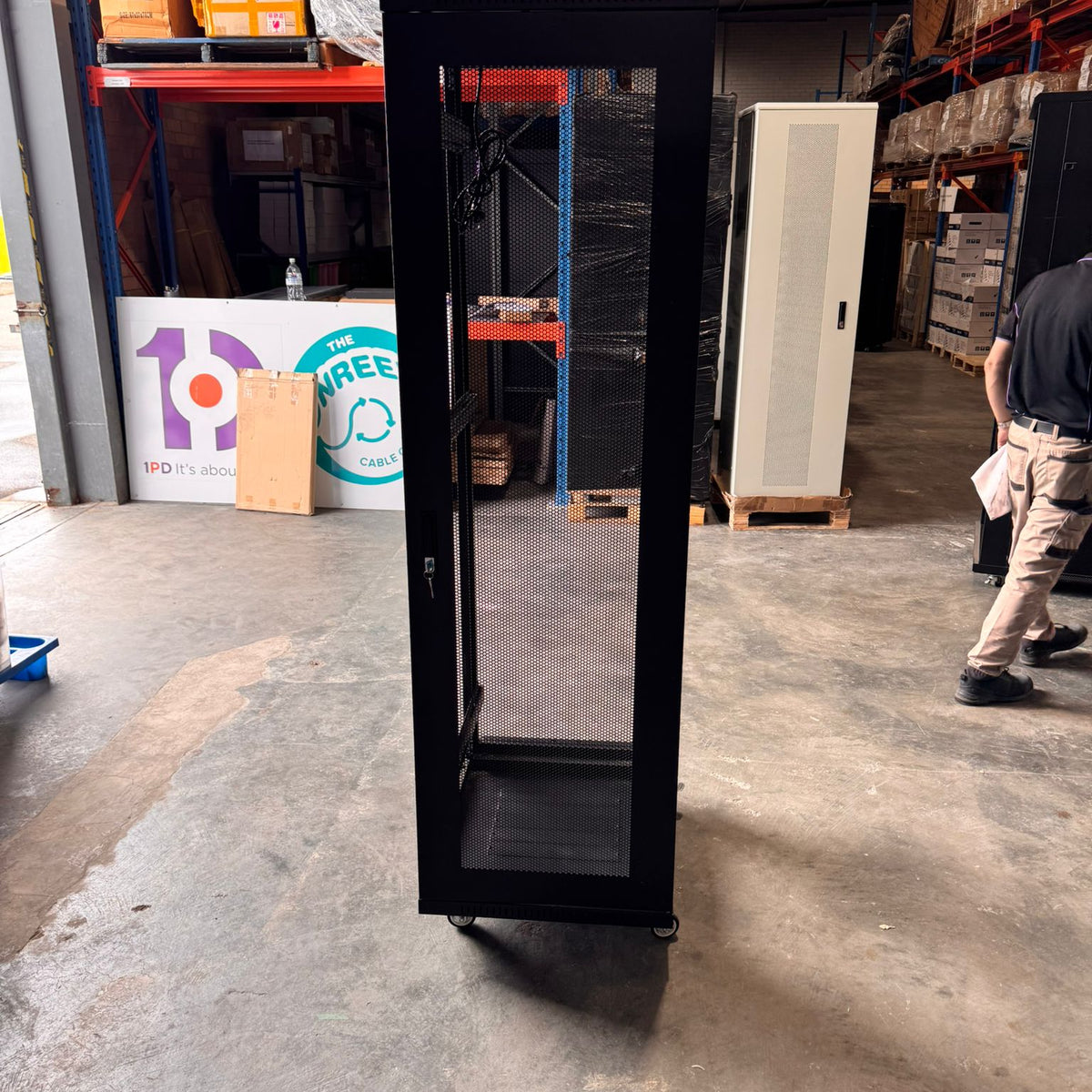 RWS Express 45RU Cabinet MISSING 1 DOOR & DENTED – 1 Point Distribution